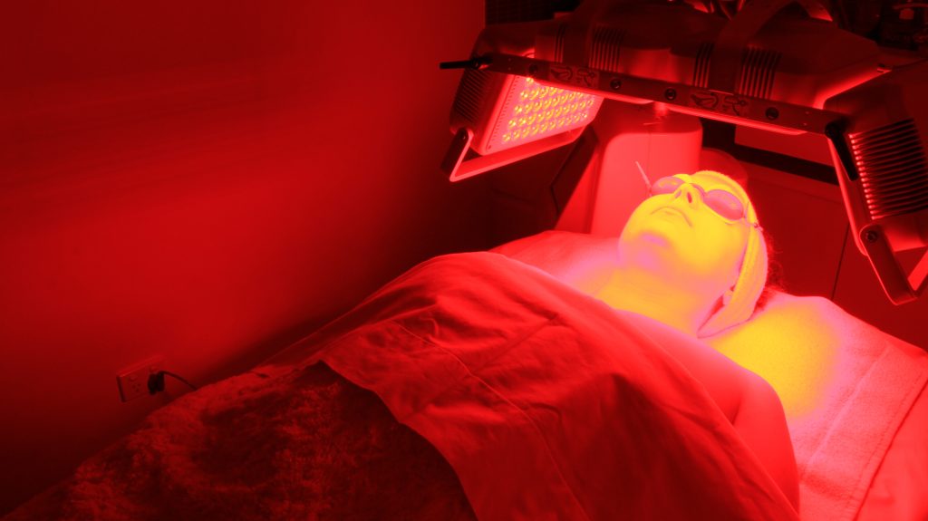 6 Benefits of Red LED Light Therapy For Skin